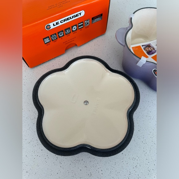 Le Creuset | Kitchen | New Le Creuset 225 Qt Flower Cocotte Cast Iron ...